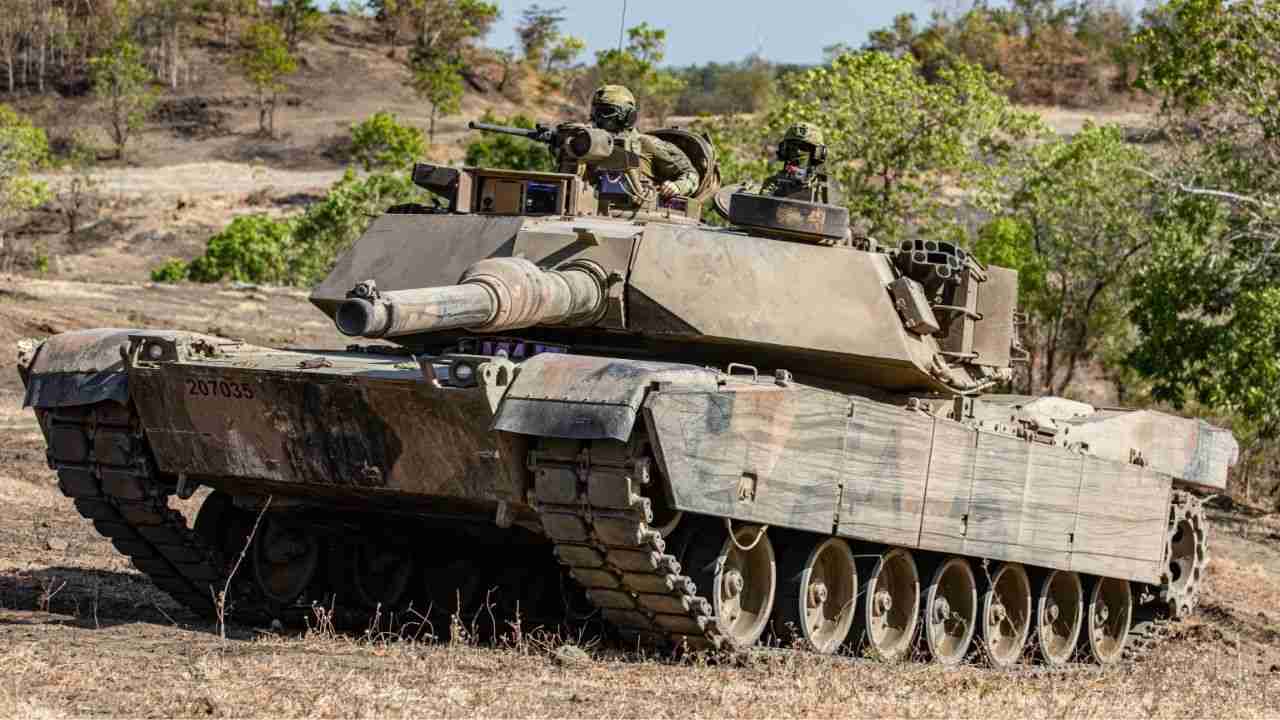 Un reggimento ucraino riceve i carri armati M1 Abrams e potenzia la ...