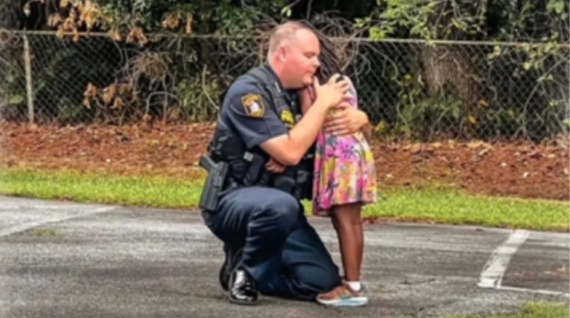 Cop Finds Abandoned Little Girl in Parking Lot – Breaks Down When She ...