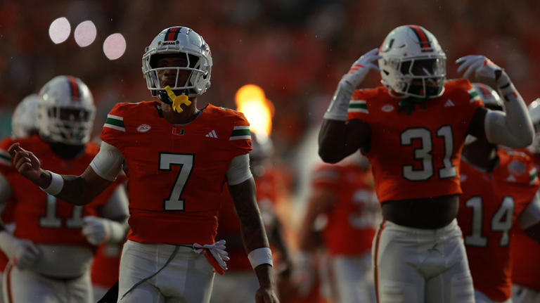 Miami survives Notre Dame comeback for Week 1 win