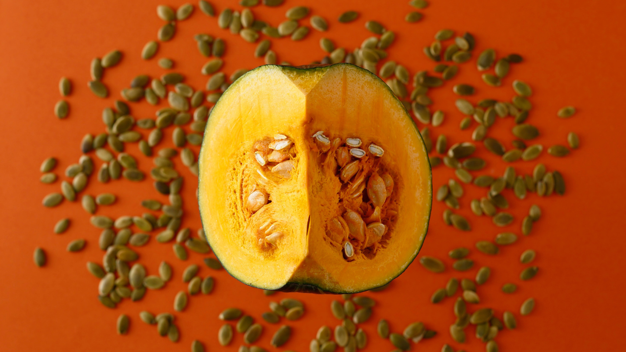 10 health benefits of snacking on pumpkin seeds