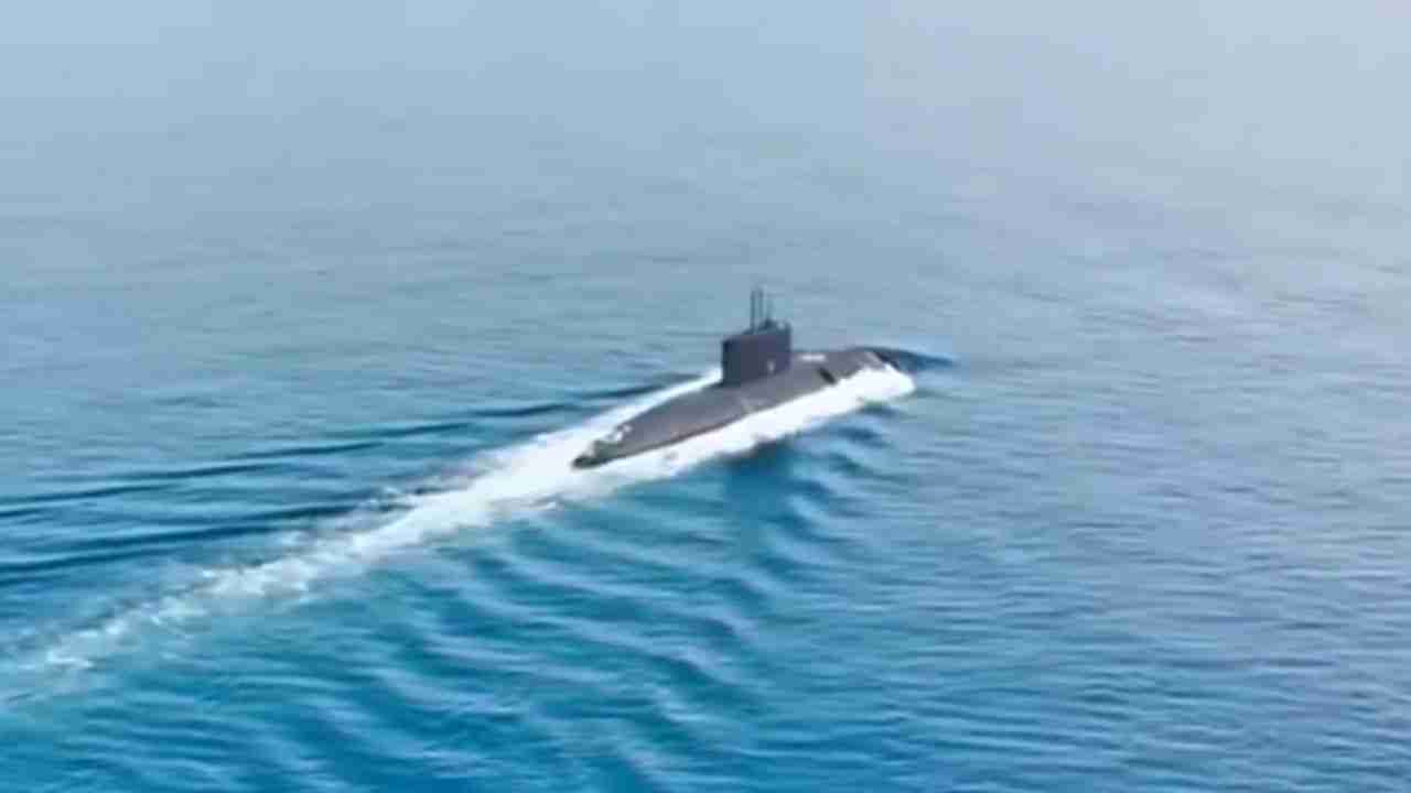 Russia and China conduct first joint submarine patrol in the Pacific