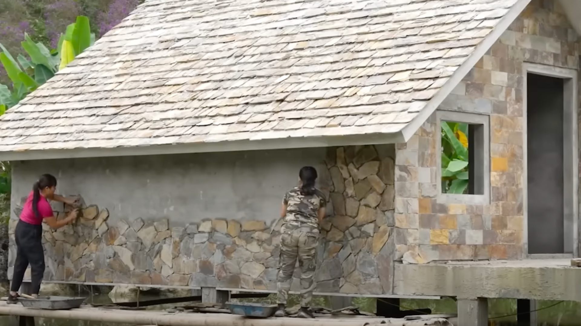 In 120 days, they built a house in the heart of the jungle
