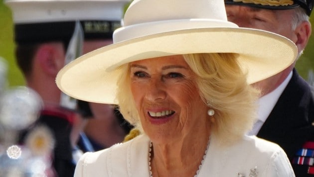 Camilla verprügelte Grabscher mit ihrem High Heel!