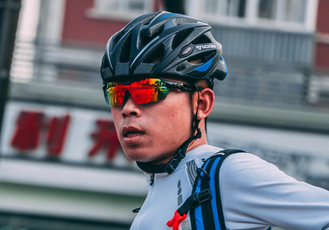 Per sentirci più sicuri ecco come indossare il casco da bicicletta