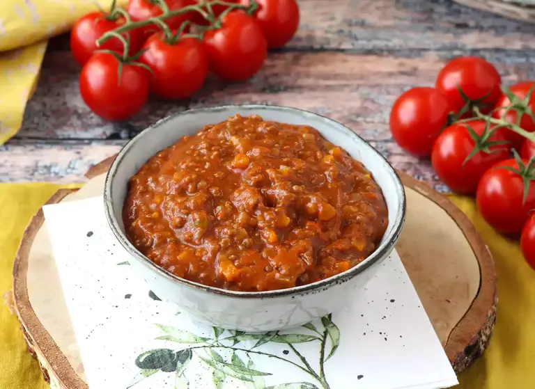 Homemade bolognese sauce - ragù alla bolognese