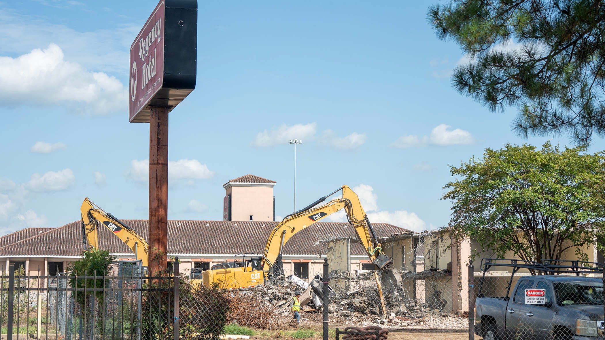 Jackson eyesores keep coming down: State razes Regency Hotel as city ...