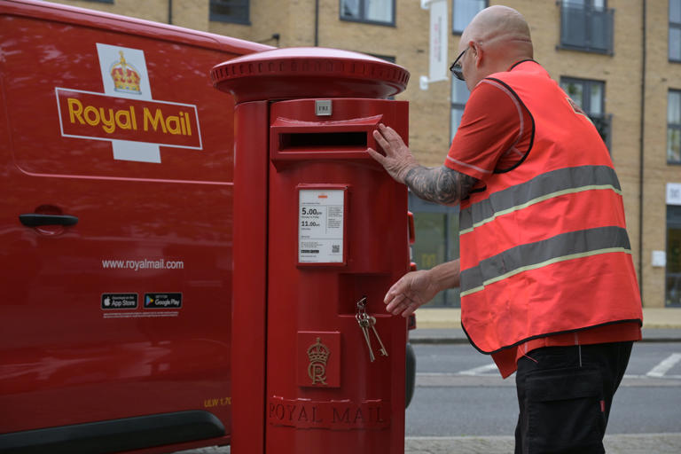 Royal Mail issues warning over cuts to second-class deliveries