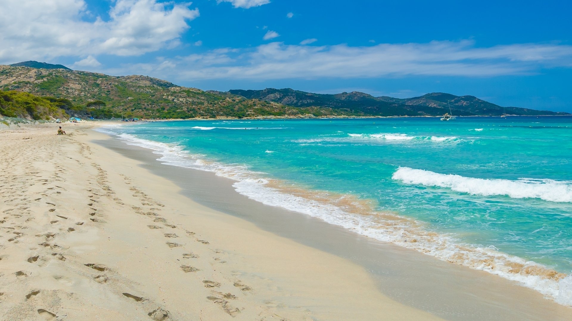 En Corse, cette plage préservée aux eaux turquoise, située dans un ...