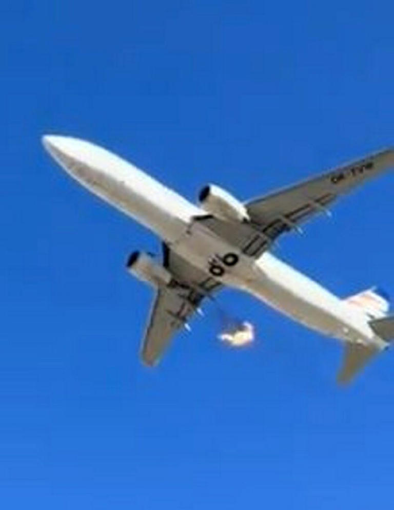 Plane’s engine shoots out flames seconds after take-off