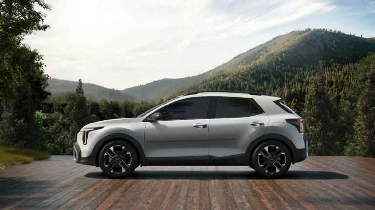 Nuova KIA Stonic 2026 debutta in Italia: allestimenti e prezzi del restyling