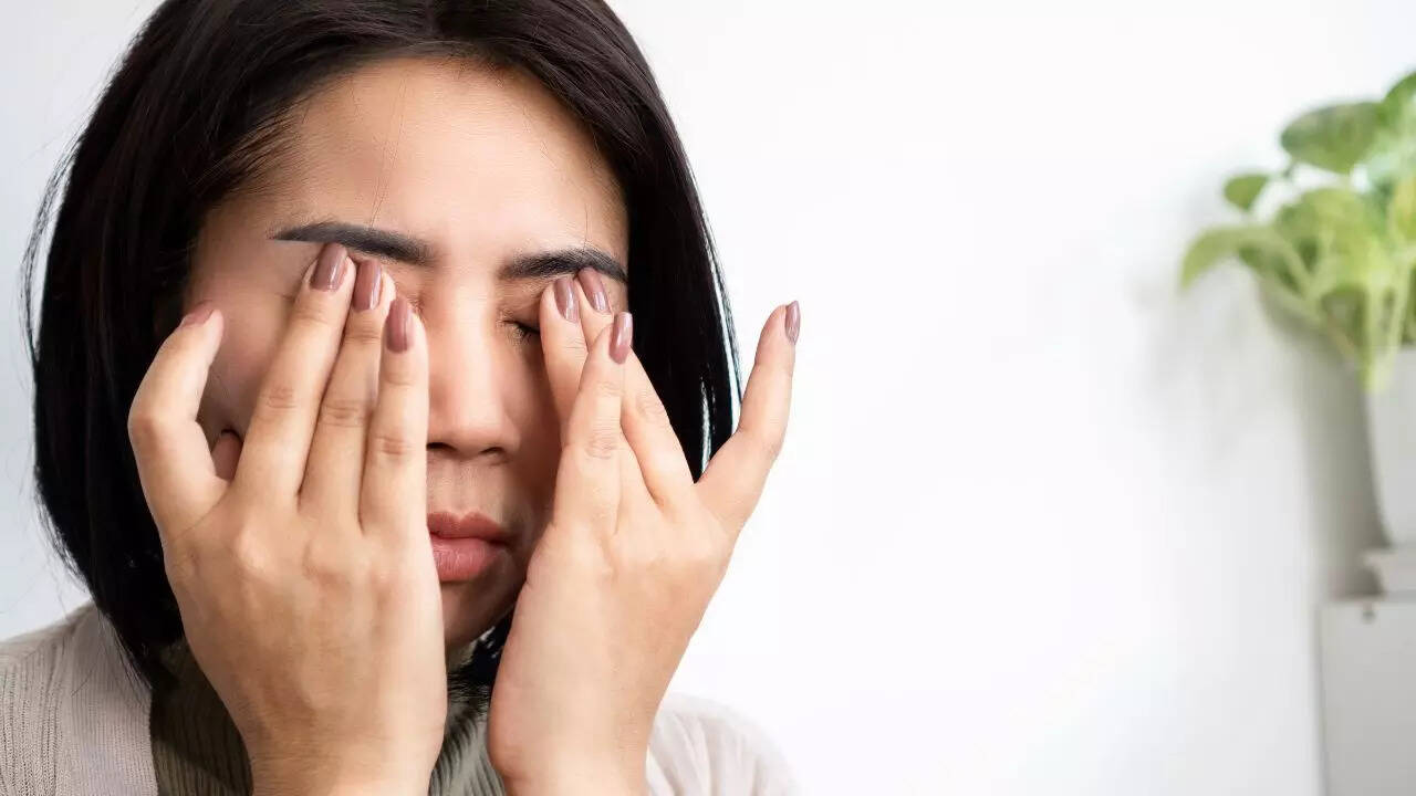 5 everyday habits that damage your eyesight – And 3 Vitamins to protect ...