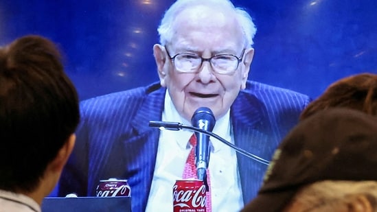 Warren Buffett, 95, defies longevity trends with cokes, burgers and ...