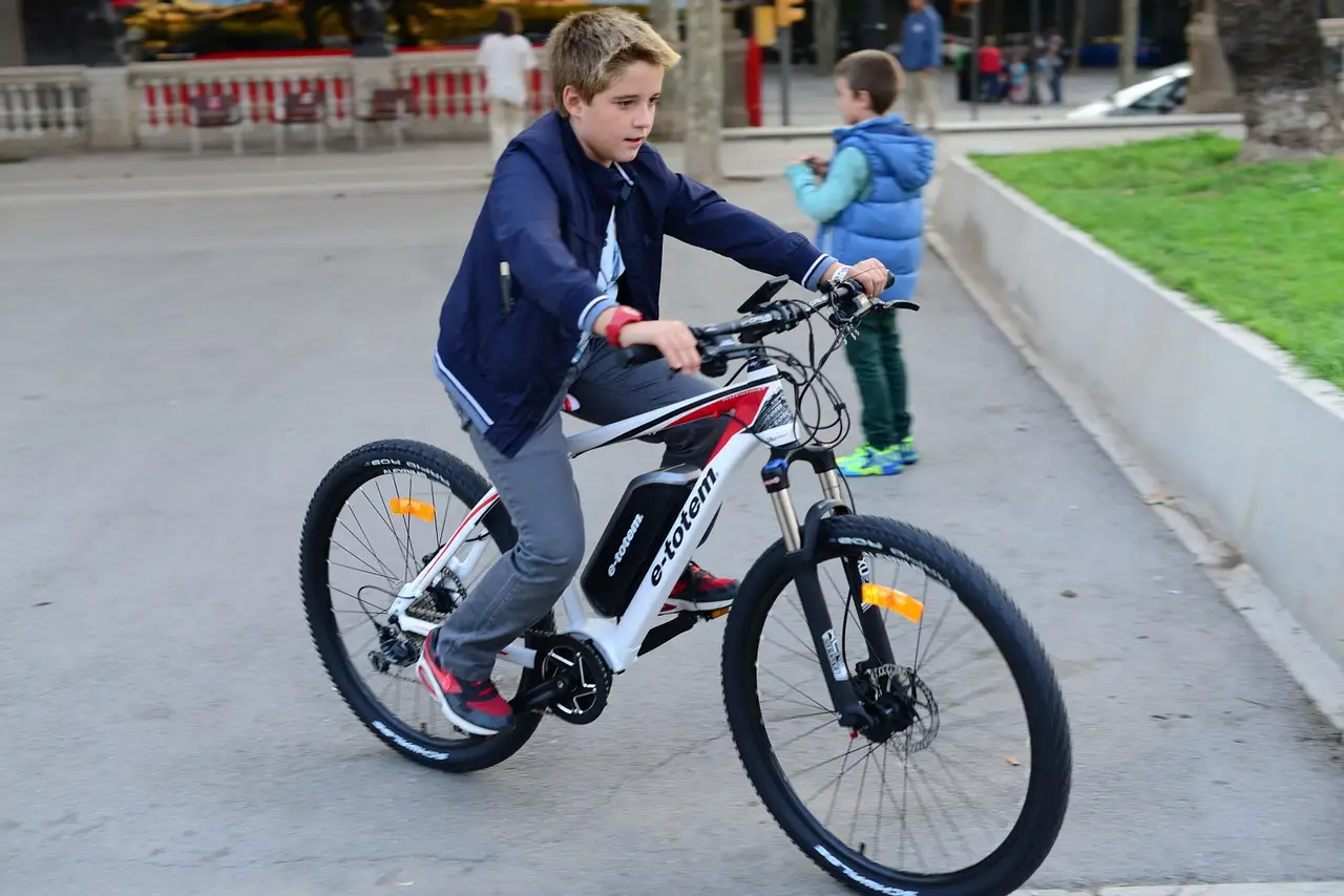 Sartell, Minnesota Police Eye E-Bike and Scooter Ordinance After Surge ...