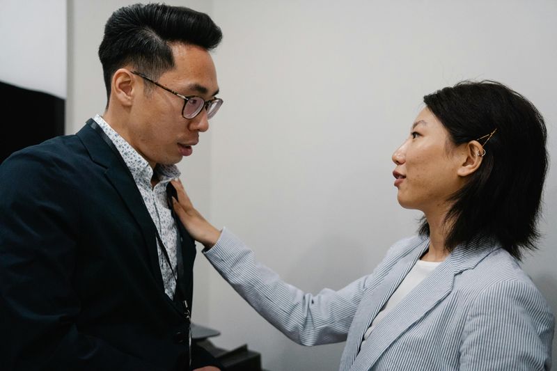 12 Subtle Signs Women Show When They Deeply Respect a Man