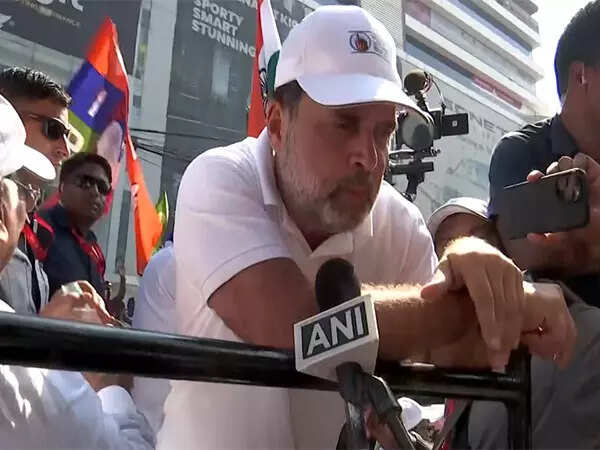 'Even people in China and US are saying Vote chor, gaddi chhodd': Rahul ...