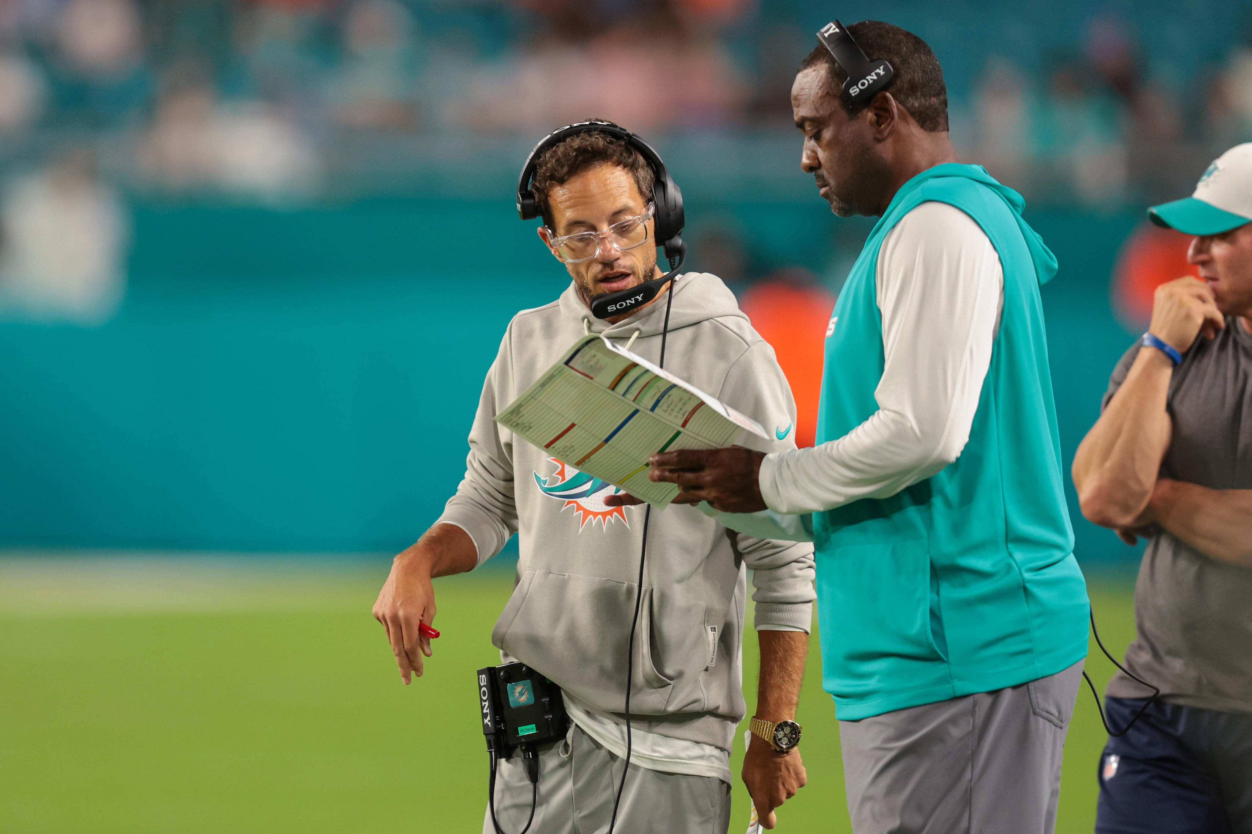 Miami Dolphins' Mike McDaniel manages expectations for tight end Darren ...