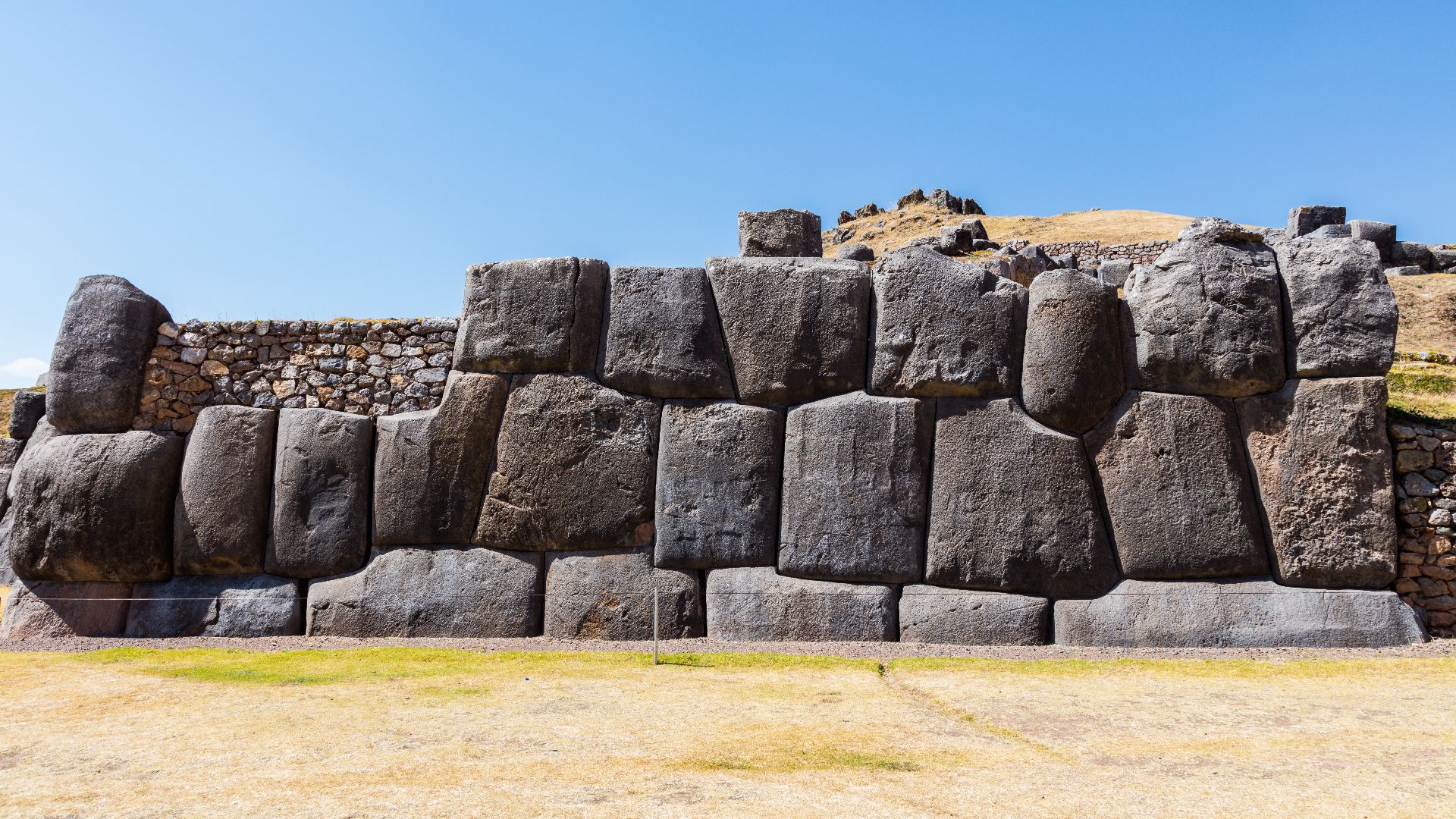 The stones that built Sacsayhuaman fortress can weigh more than 200 ...