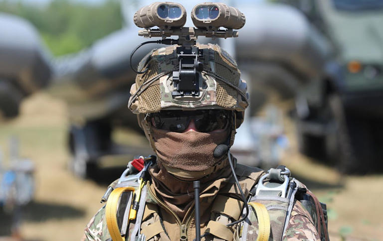 Ukraine's special forces blow up Russian radar at military airfield in ...