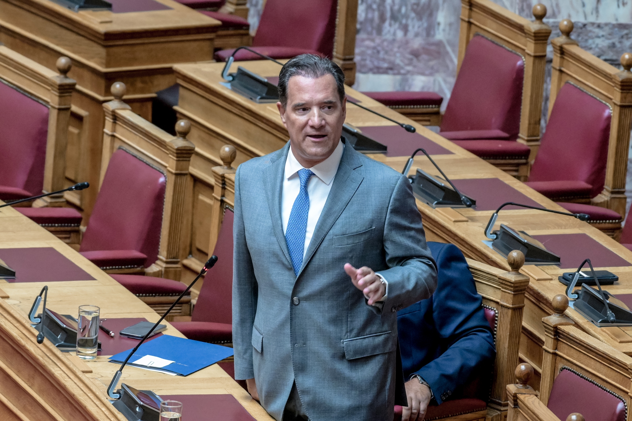Συνελήφθη 52χρονος που απειλούσε και εξύβριζε μέσω διαδικτύου τον Άδ ...