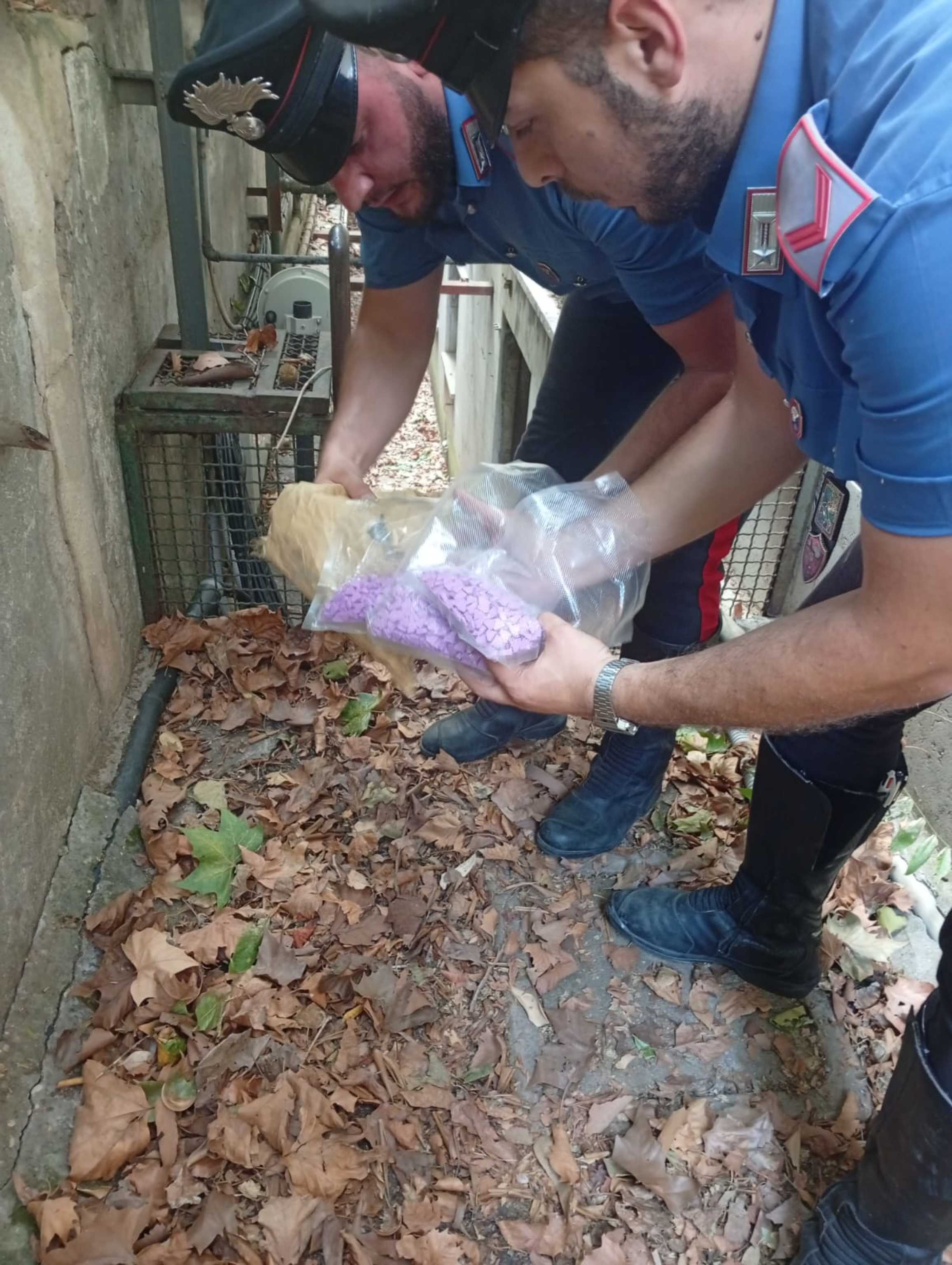 Trovato con mille pasticche di ecstasy per la movida, arrestato