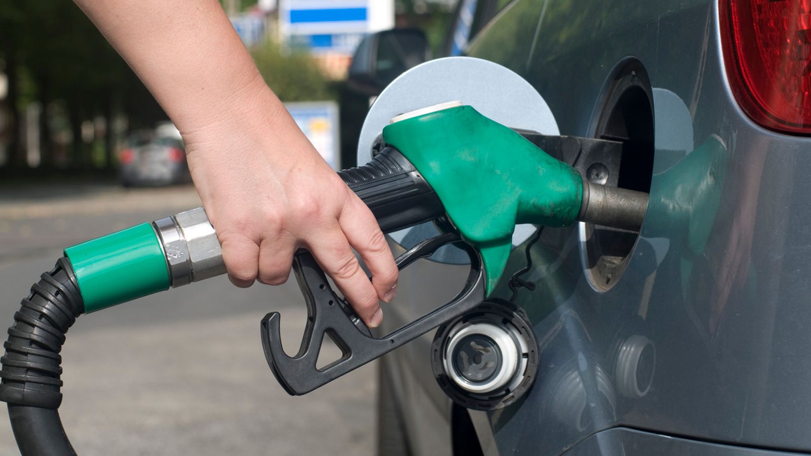 The common fuel 'tip' that just isn't true | This week's Money newsletter