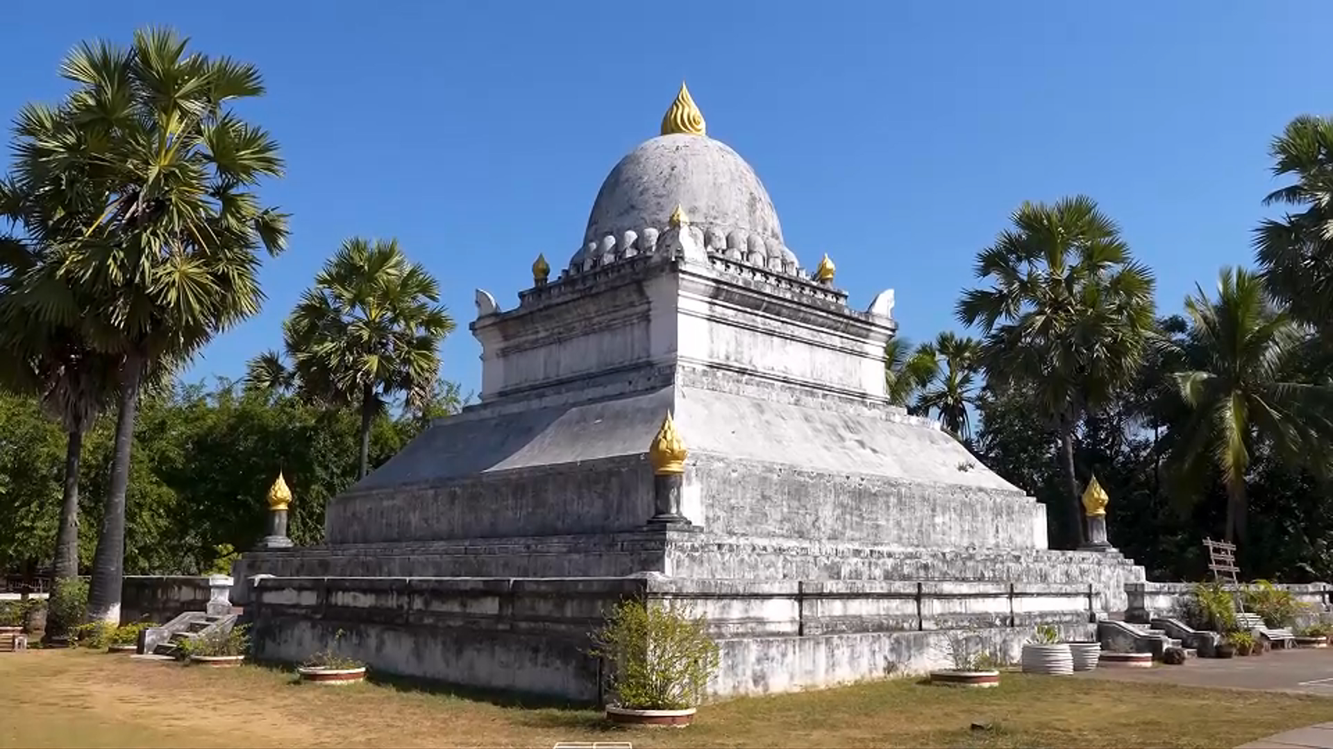 LAOS - Visit the Oldest Temple in Luang Prabang