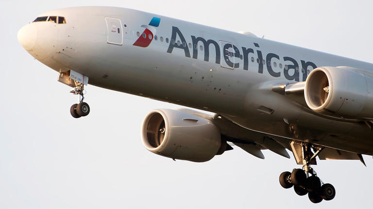 Why Is Some Airplane Landing Gear Tilted? Here's How It Works & The ...