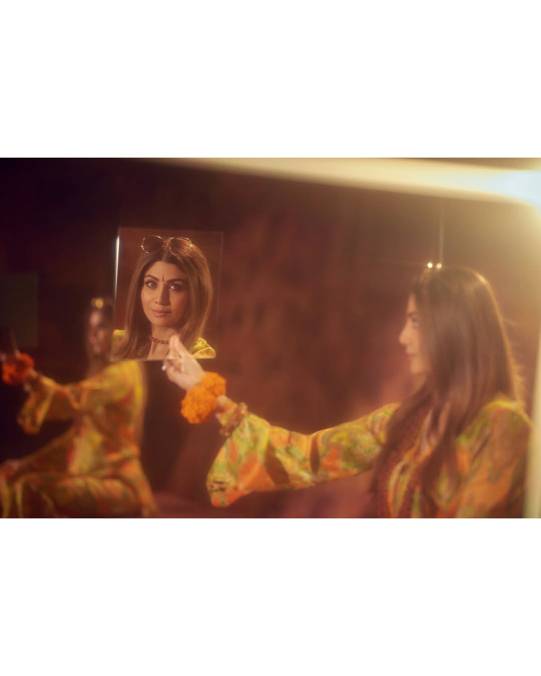 Shilpa Shetty Channels Zeenat Aman’s Iconic Haré Rama Haré Krishna Look ...