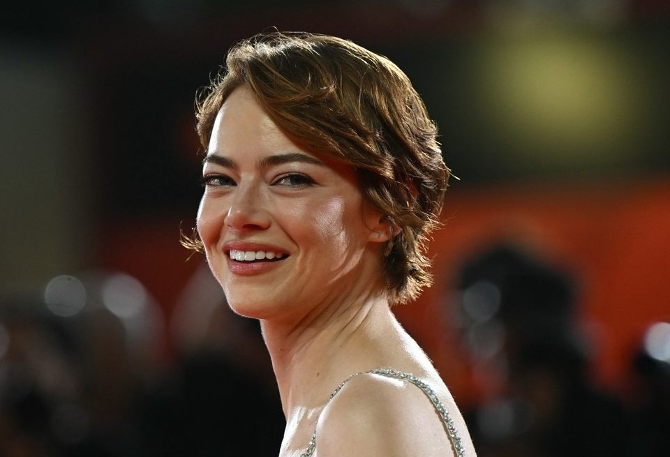 Emma Stone declares she believes in aliens: 'I’m coming out with it!'