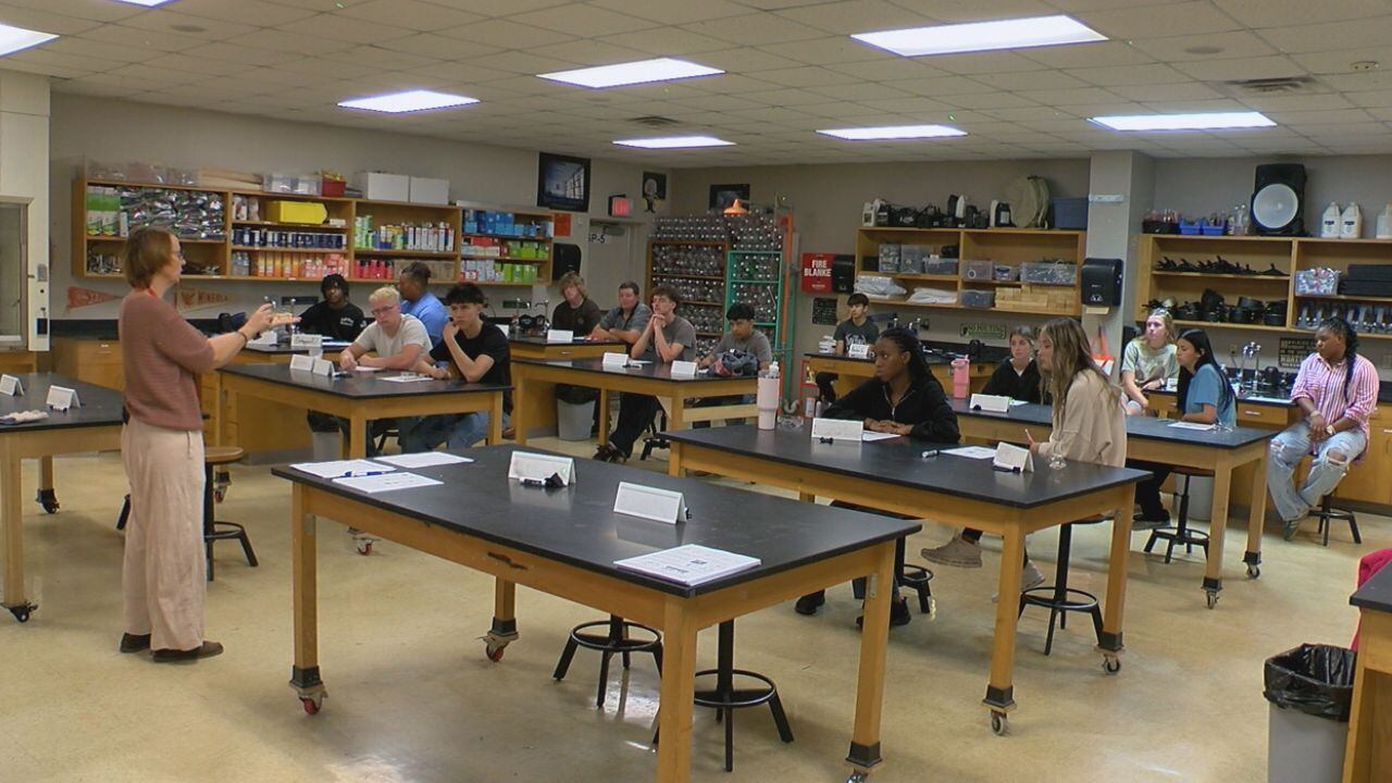 East Texas teacher, students navigate impacts of Texas phone ban in schools
