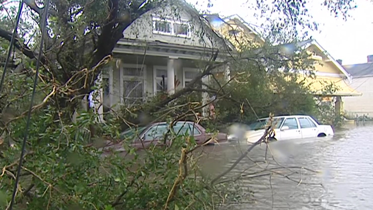 Hurricane Katrina: CBS News Texas journalists reflect on reporting ...