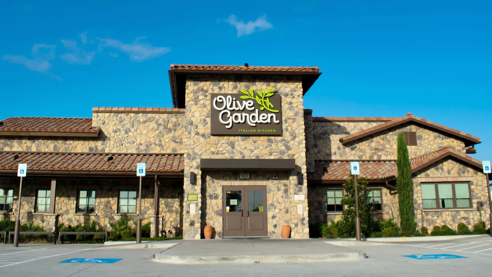 This unlimited Olive Garden feature could make your meal even better