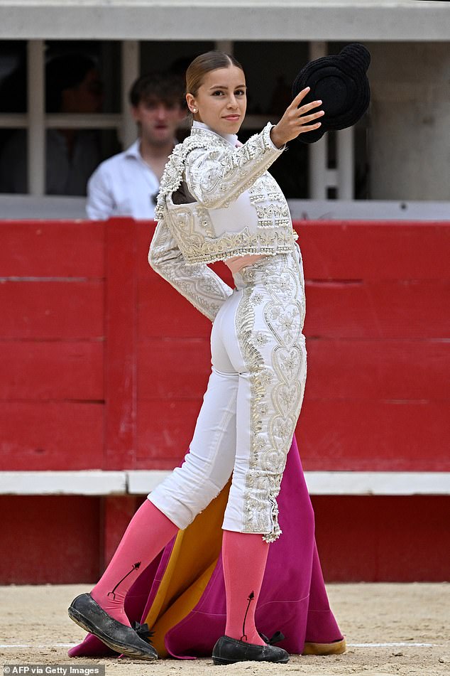 Female bullfighter praised for her looks as well as her skill slays ...