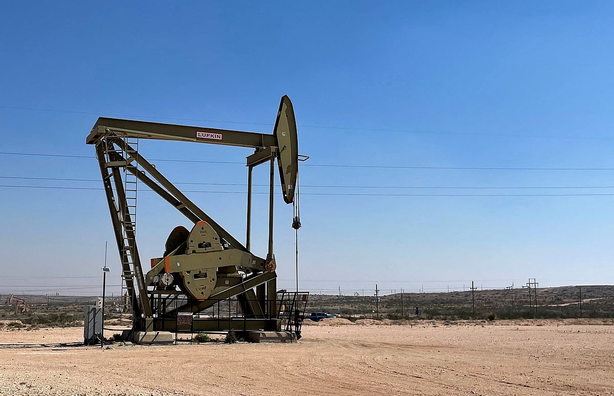 Syria exports first crude oil shipment in 14 years, official says
