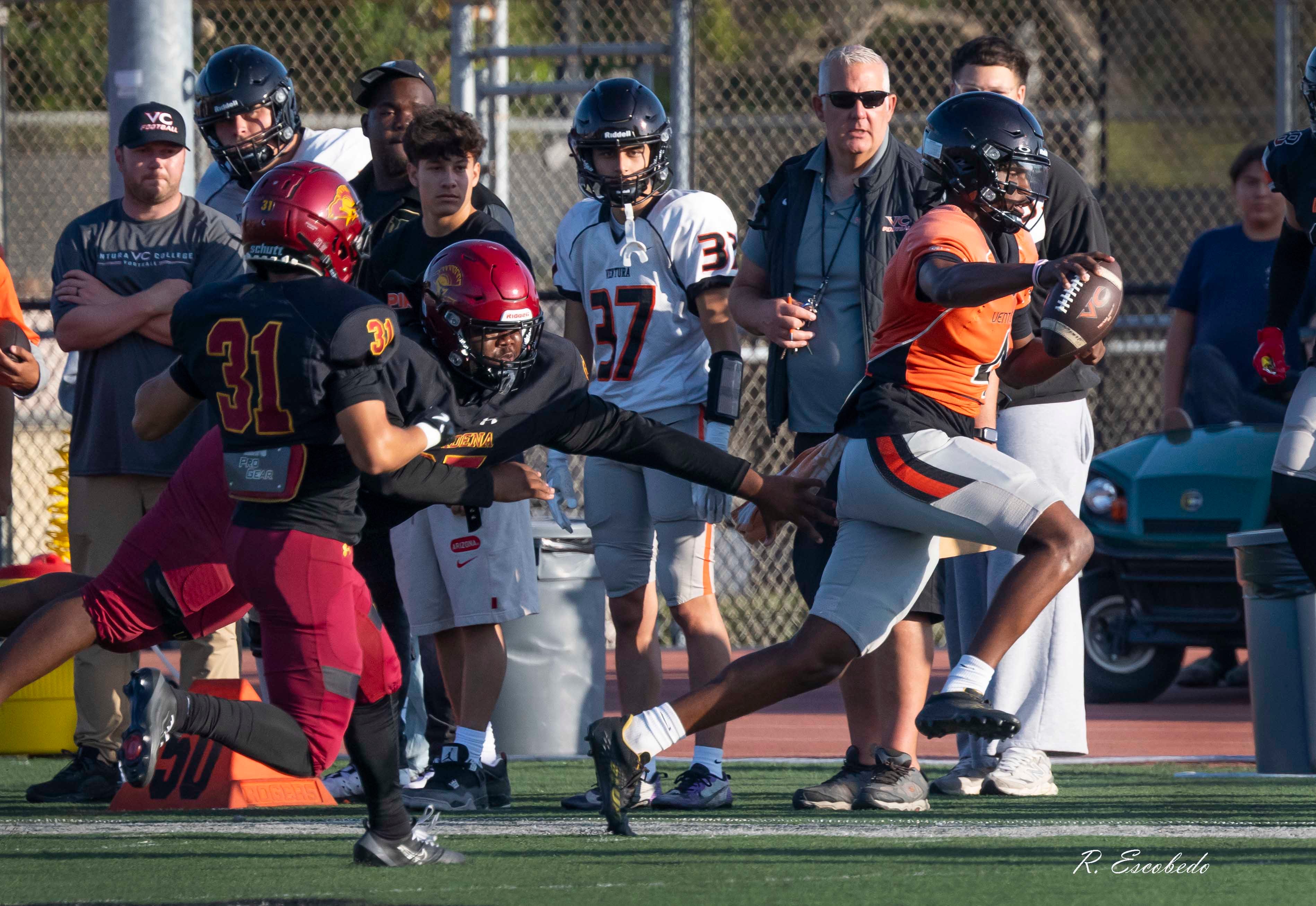 Devin Tate leads Ventura College football team back to a season-opening win