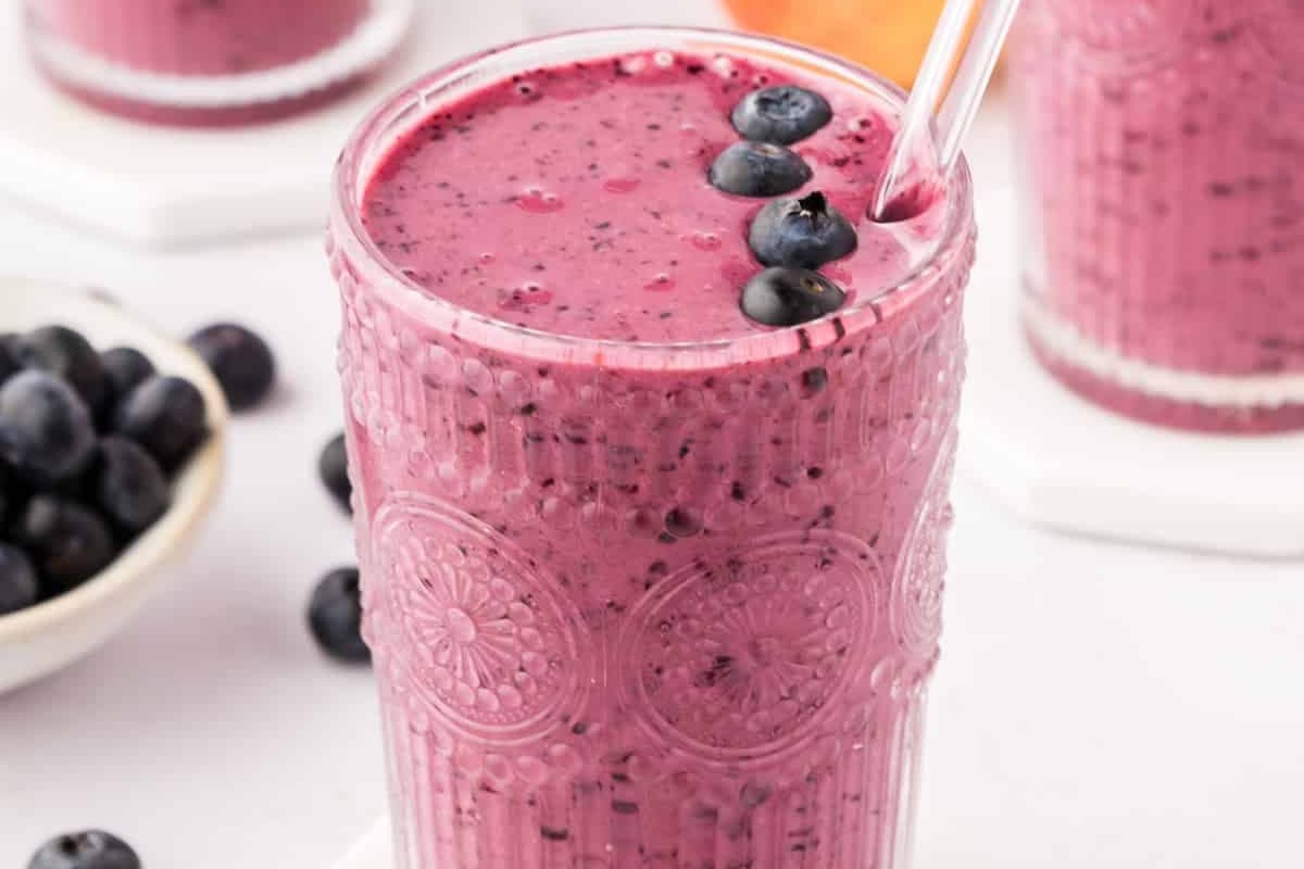 20 smoothies to blend when you need something quick