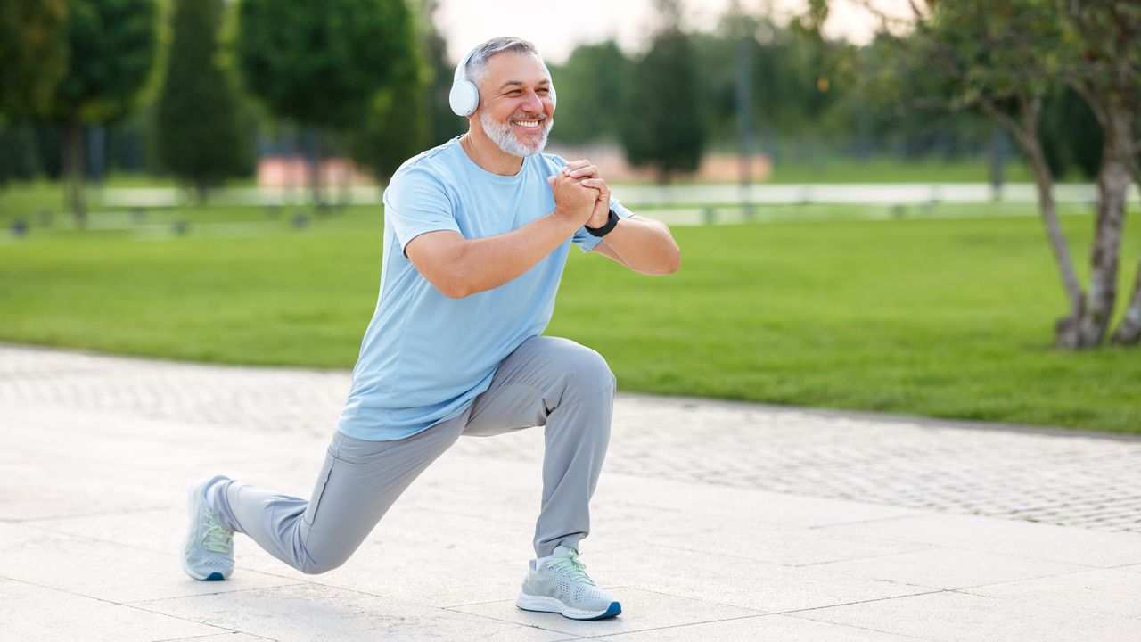 This standing exercise is the smart way to train your core and legs ...