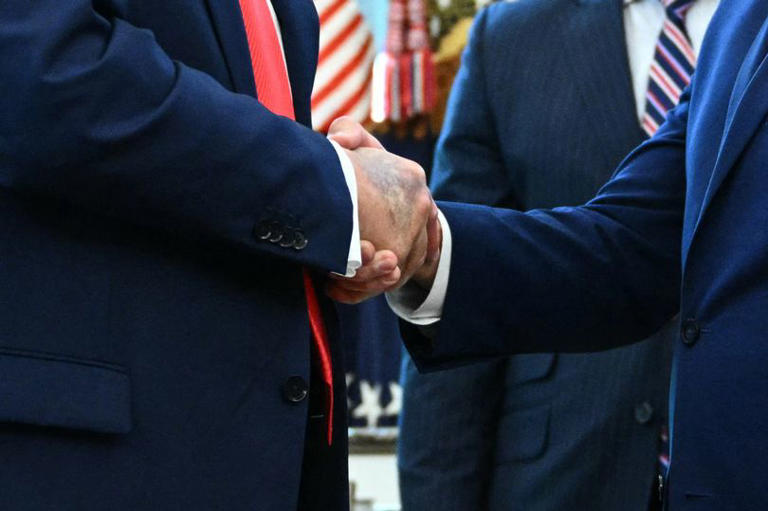 Donald Trump's latest gesture sheds new light on health as president ...