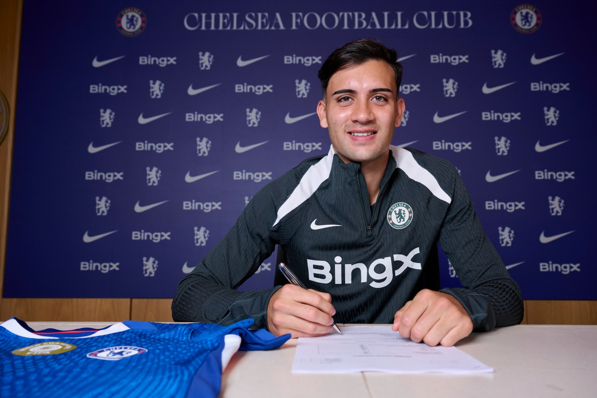 Chelsea sign Argentina star on transfer deadline day
