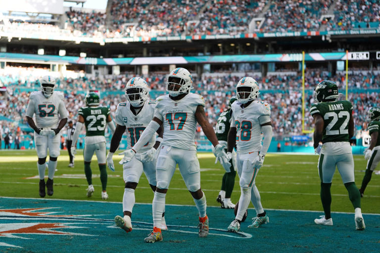 Is Jaylen Waddle playing tonight vs. Bills? Injury updates for Dolphins WR