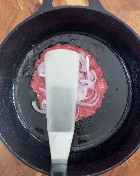 Trying the Viral Crust Burger