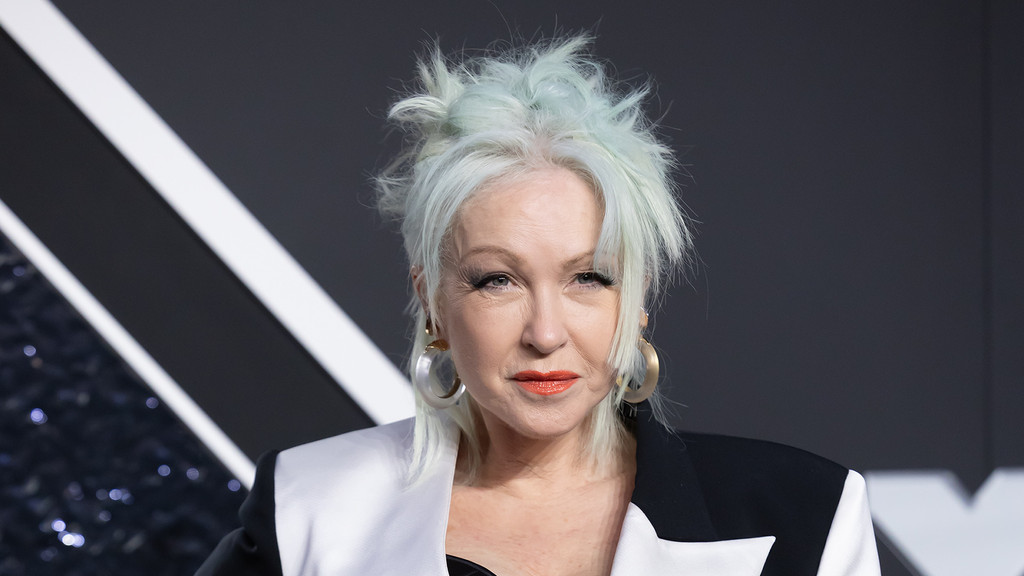 Cyndi Lauper invite Cher et Joni Mitchell sur scène
