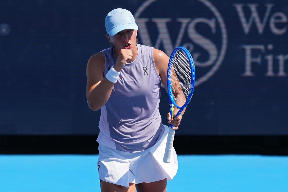 Terceiro quarto de final no US Open para Swiatek, vencedora fácil de Alexandrova