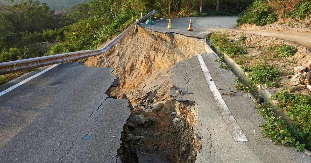 2922 massive 'gullies' discovered in Africa are threatening to swallow ...
