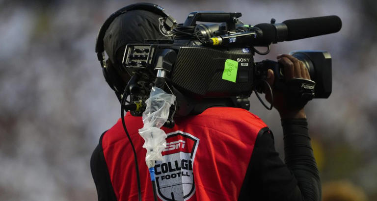 Reporter alleges ESPN cameraman 'shoved' her