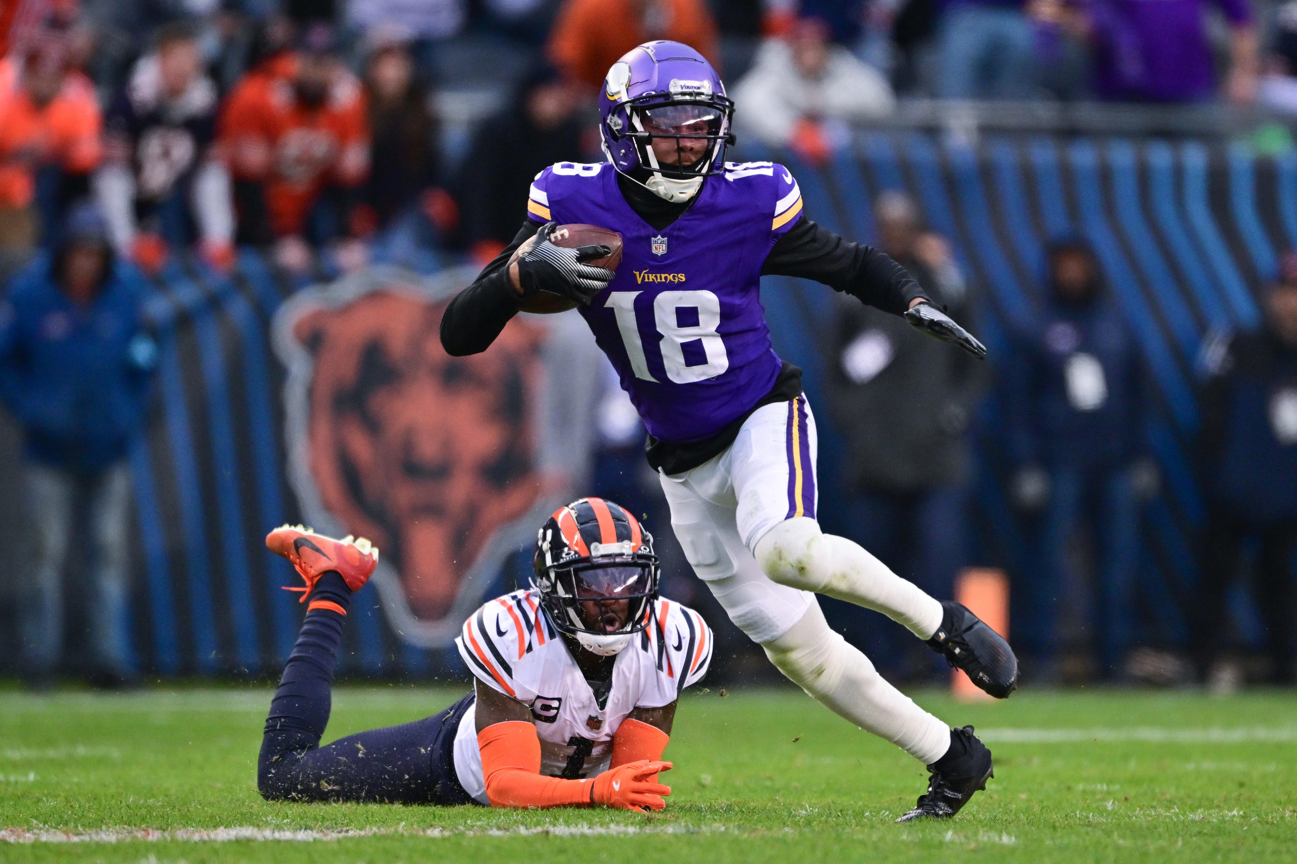 Monday Night Football predictions, picks, odds for Bears vs Vikings NFL ...