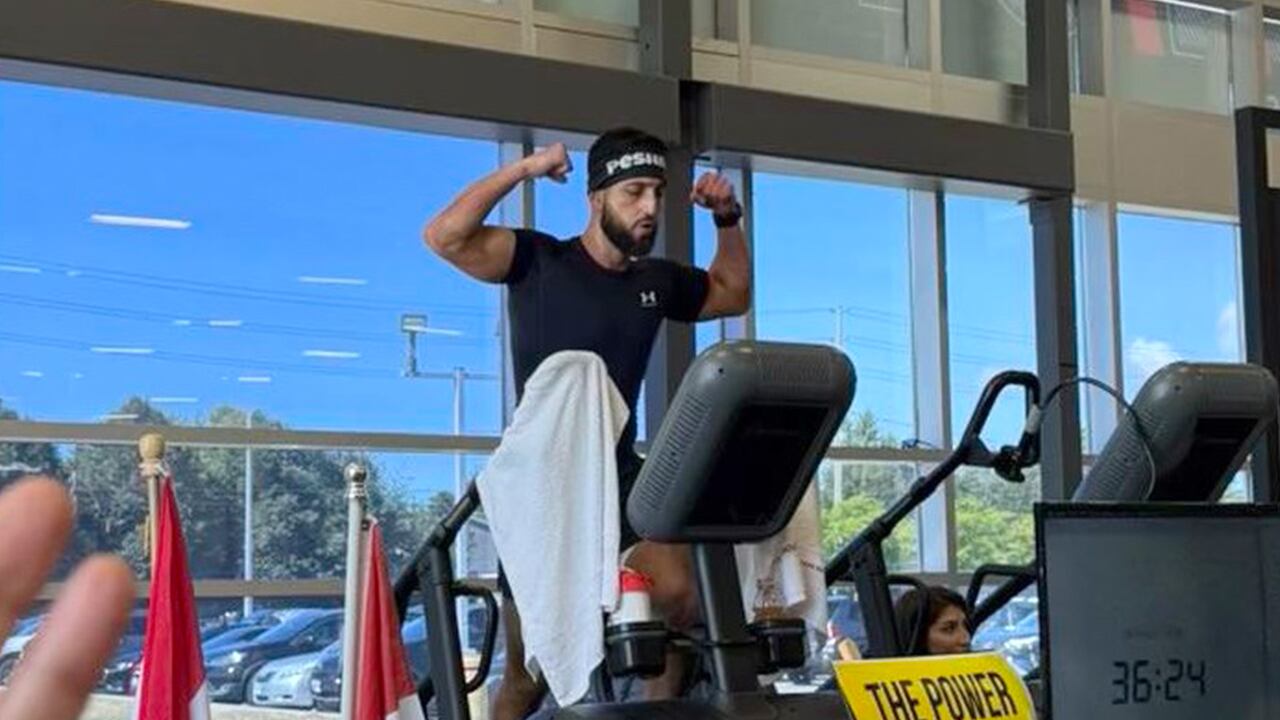 #TheMoment a Canadian took 111,285 steps on a StairMaster