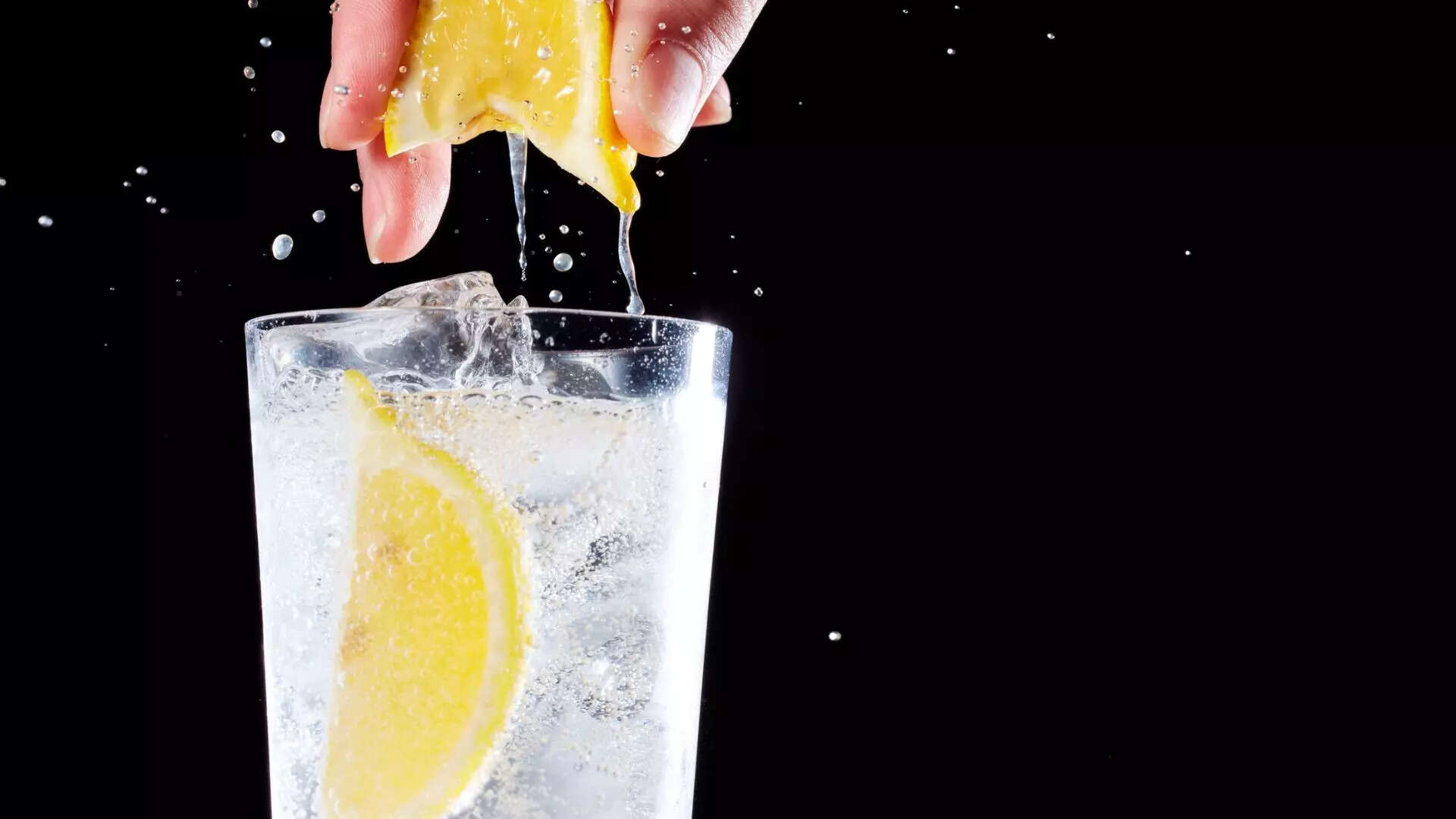10 health benefits of drinking lemon water every day