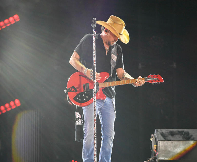 Jason Aldean performs controversial song during NYE special despite ...