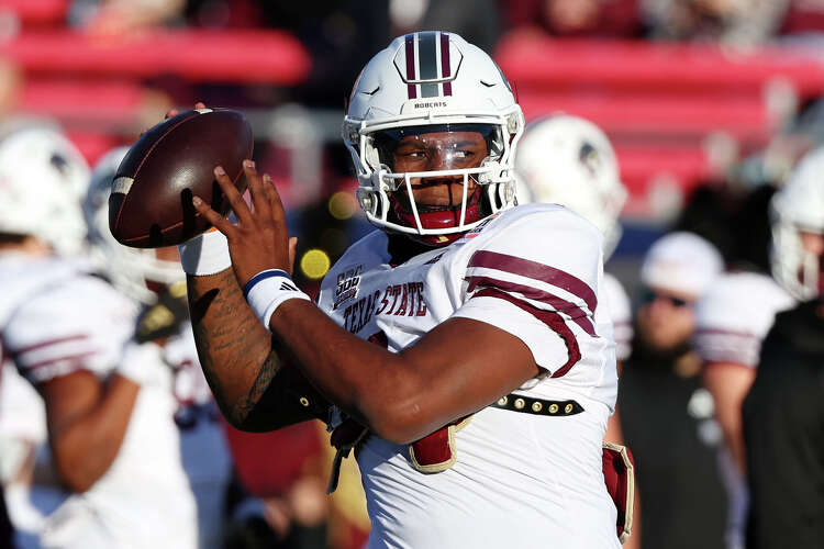 Former QB star at Texas school transfers to sixth team in 6 years